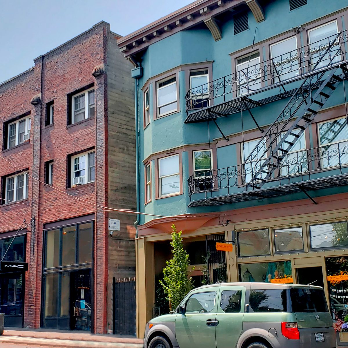 LEASED | 617 NW 23rd Ave | Urban Works Real Estate